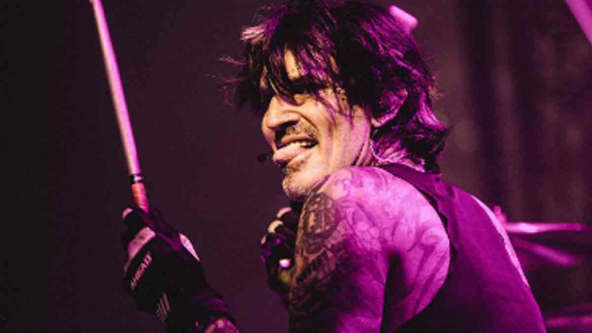 Tommy Lee habla de su desnudo en Instagram - Oro Solo Hits 949 FM