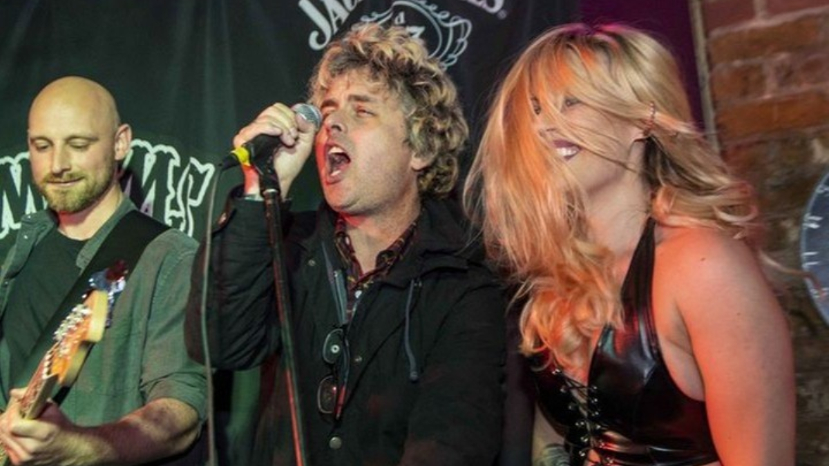 Billie Joe Armstrong canta en pub - Oro Solo Hits 949 FM